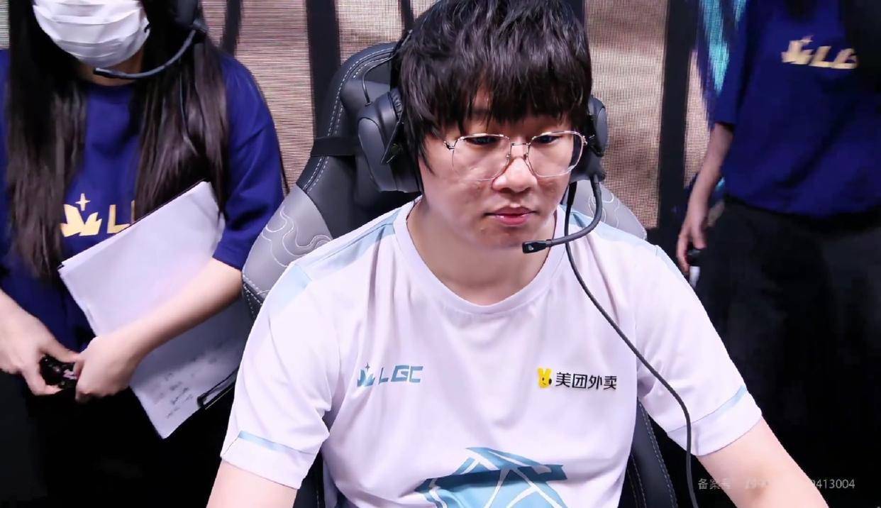LPL深夜大事件！Jiejie恋情被曝光，女友身份特殊，大量选手吃瓜 - 360娱乐，你开心就好