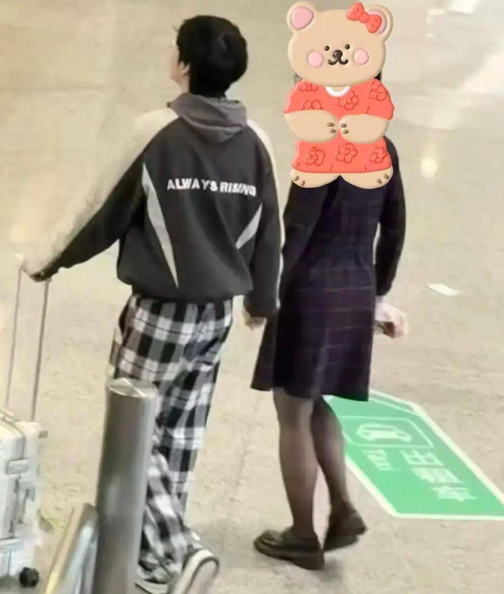 LPL深夜大事件！Jiejie恋情被曝光，女友身份特殊，大量选手吃瓜 - 360娱乐，你开心就好