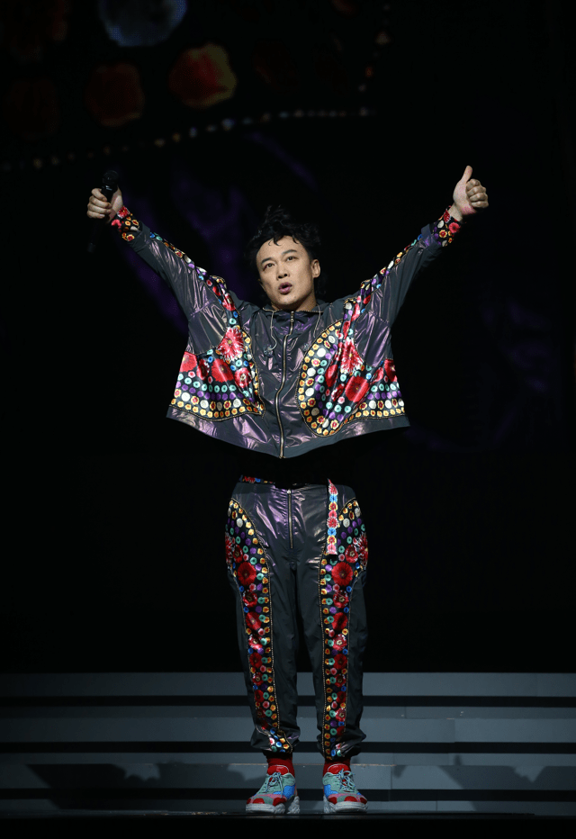 Eason陈奕迅第15场演唱会再掀热浪，安可后歌迷依然不舍离场 - 360娱乐，你开心就好
