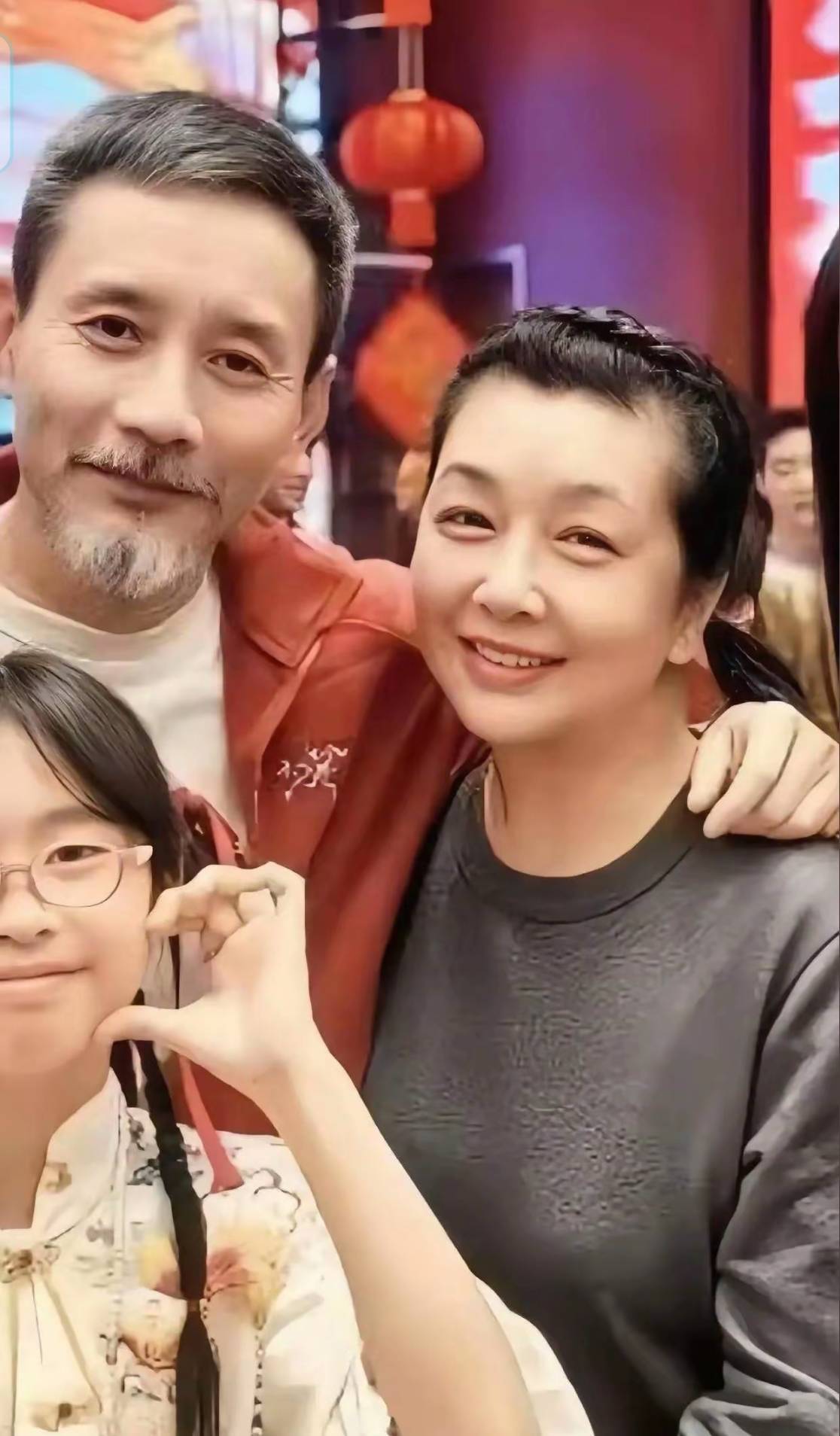 55岁田小洁凭《藏海传》爆红，他是江珊老公，多年感情好 - 360娱乐，你开心就好