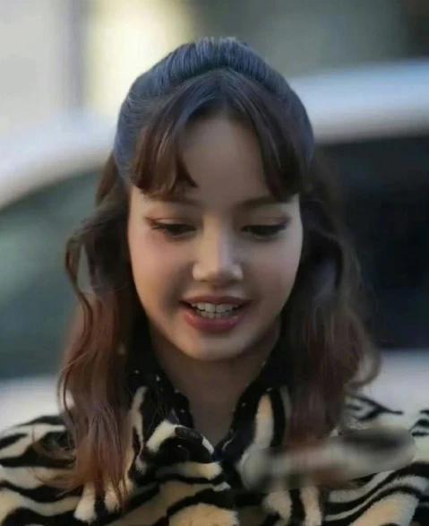 Lisa新专首日仅销3万张，对比上张只剩零头 - 360娱乐，你开心就好