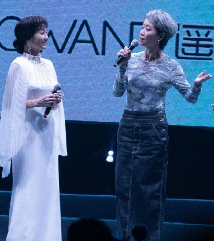 叶童的港风造型VS现代造型，哪种更惊艳？ - 360娱乐，你开心就好