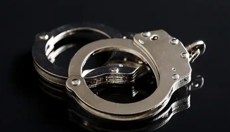 拿小三手机发朋友圈