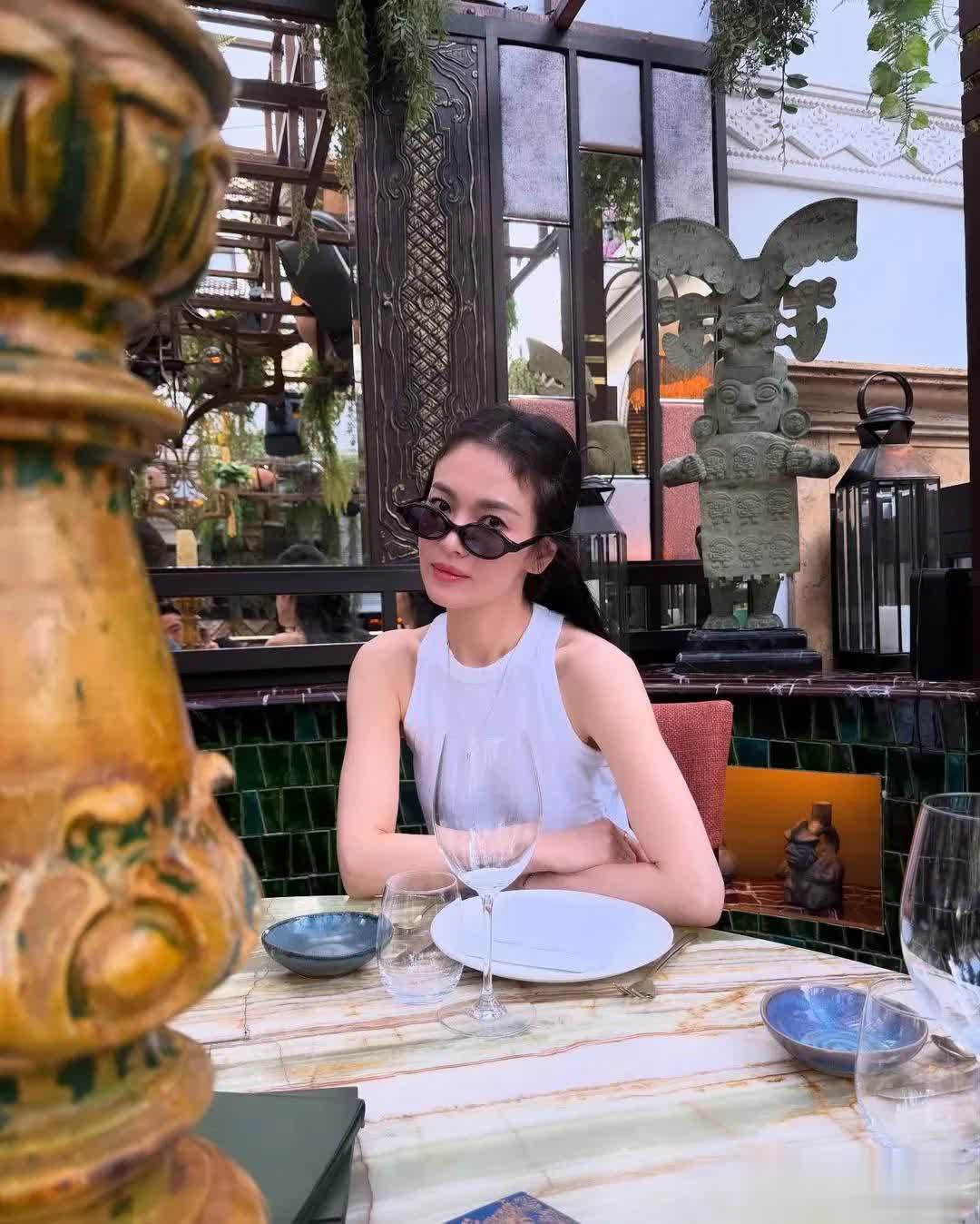 43岁宋慧乔马德里街头美出圈！长发飘飘似20岁少女 - 360娱乐，你开心就好