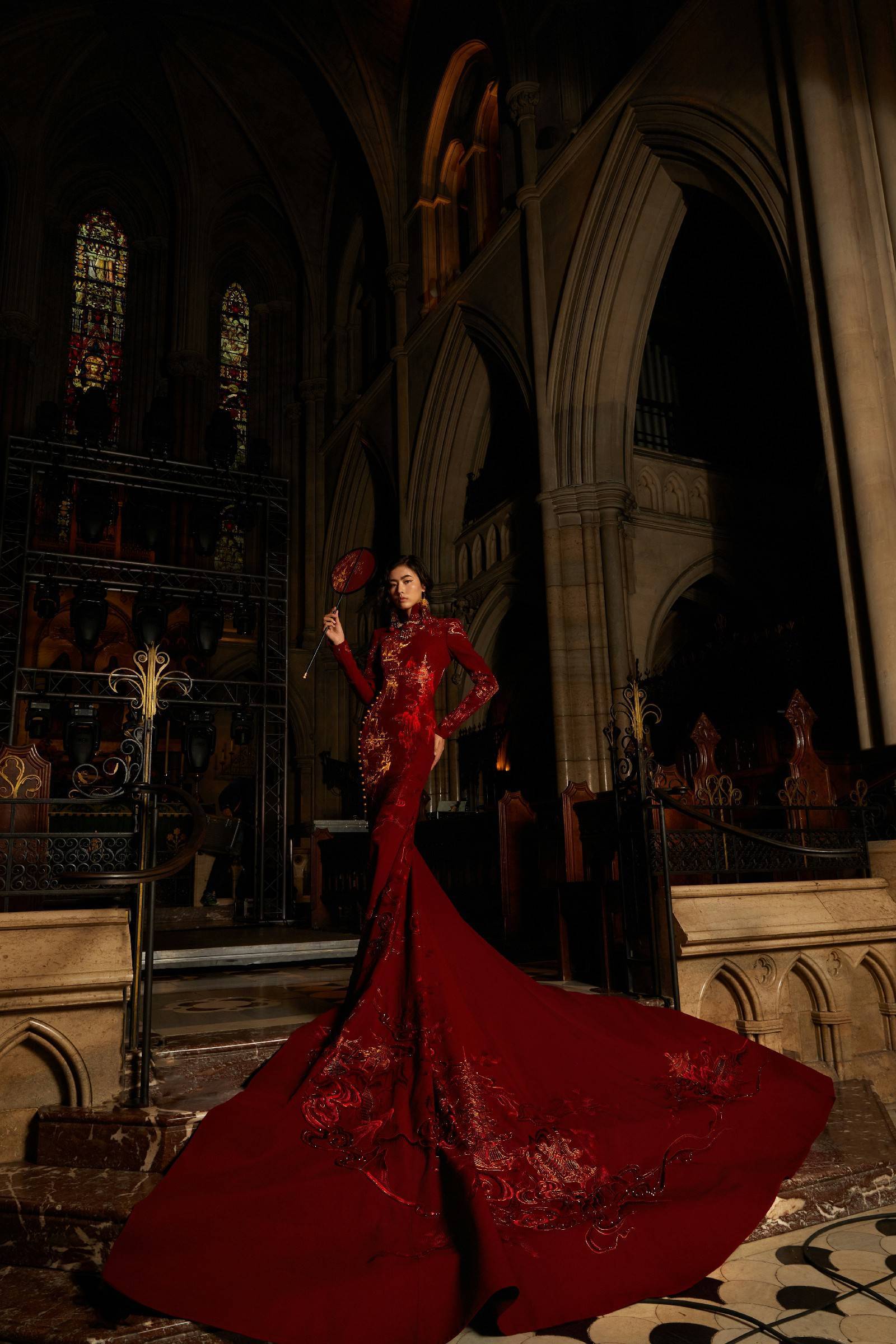 熊英·盖娅传说2025SS品牌巴黎发布会圆满成功！ - 360娱乐，你开心就好